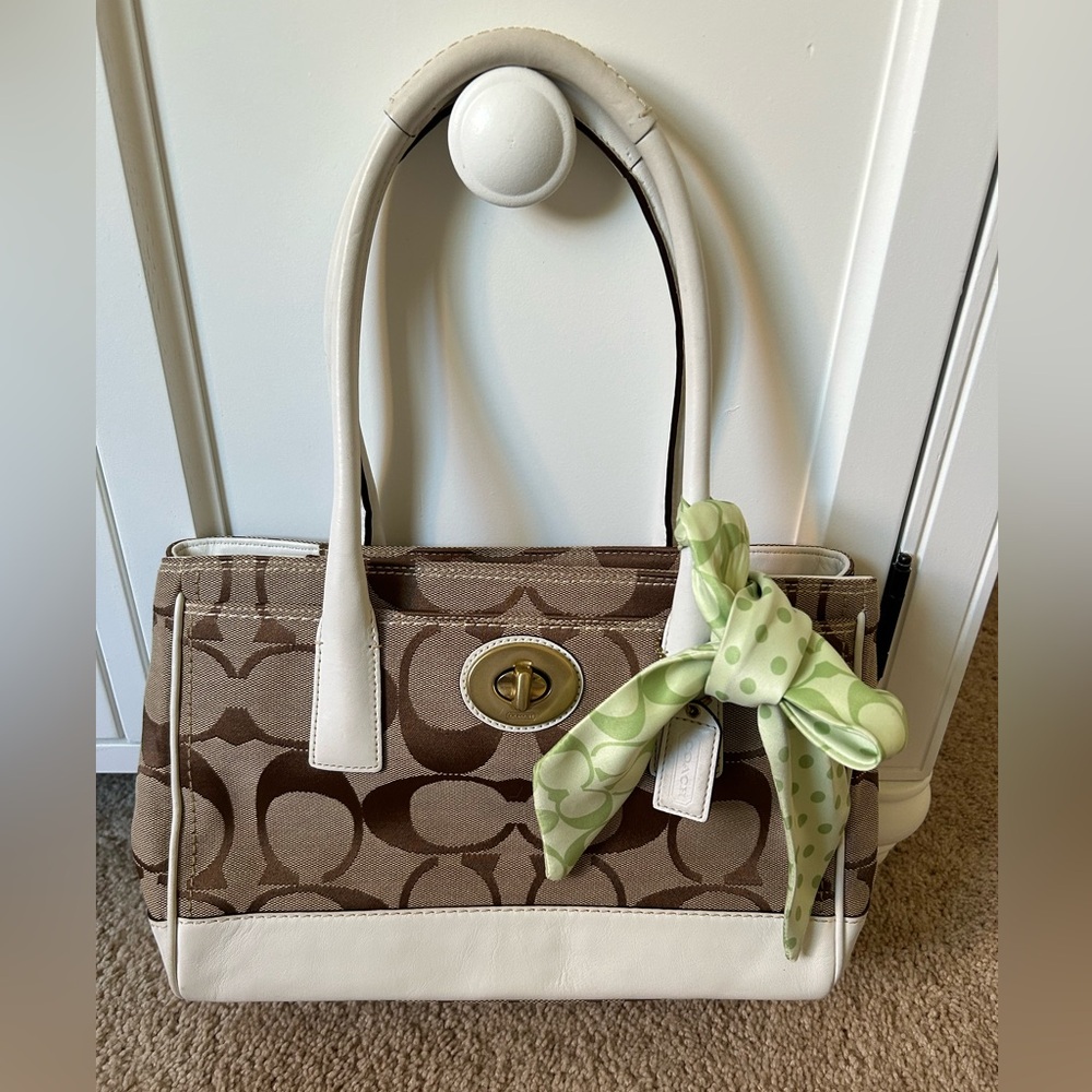 Coach Hampton Signature Madeline Tote - Gem